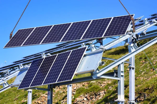 Truck mounted crane Stock Photos, Royalty Free Truck mounted crane ...