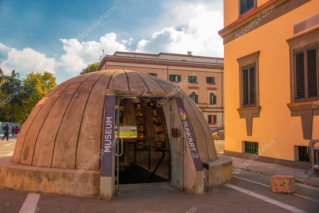 TIRANA, ALBANIA: Un antiguo búnker nuclear en Albania es la capital ... TIRANA, ALBANIA: Un antiguo búnker nuclear en Albania es la capital ...