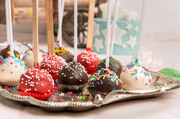 Leckere cake pops Stock Photos, Royalty Free Leckere cake pops Images ...