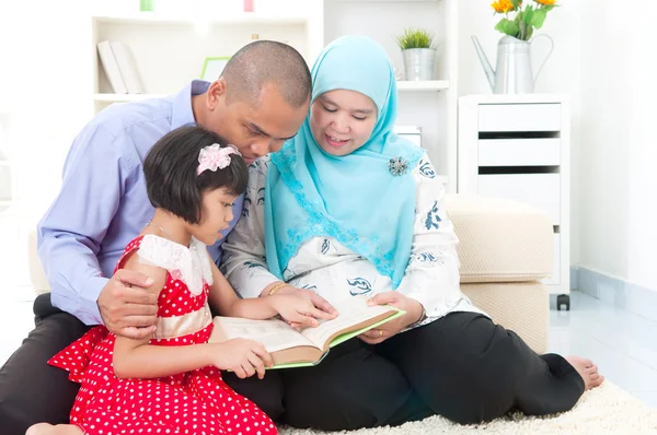 Muslim kids learning Stock Photos, Royalty Free Muslim kids learning ...