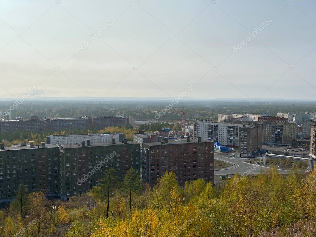 City tour de Norilsk. Vista de Talnakh desde la plataforma de ...
