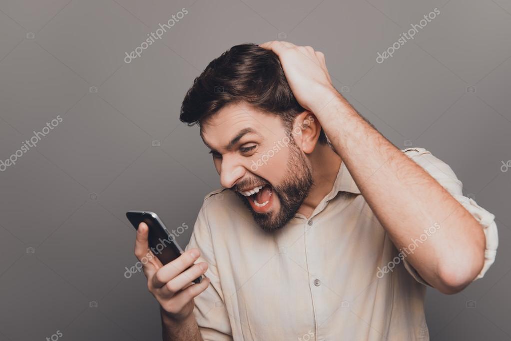 Angry frustrated young man screaming on his smartphone — Stock Photo ...