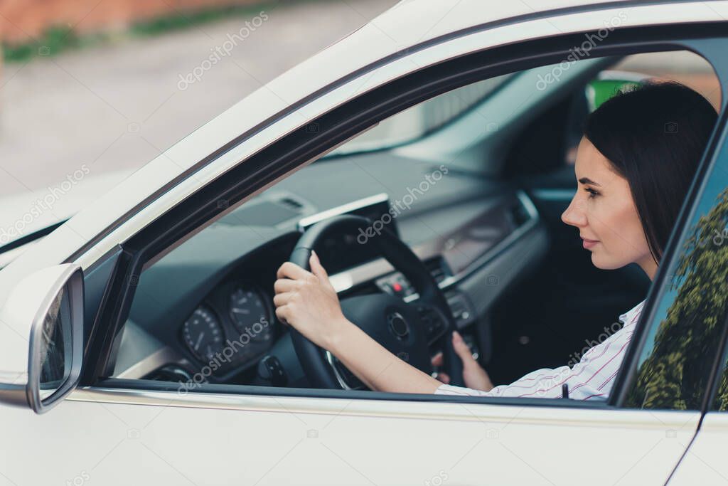 Primer plano perfil vista lateral retrato de ella ella agradable ...