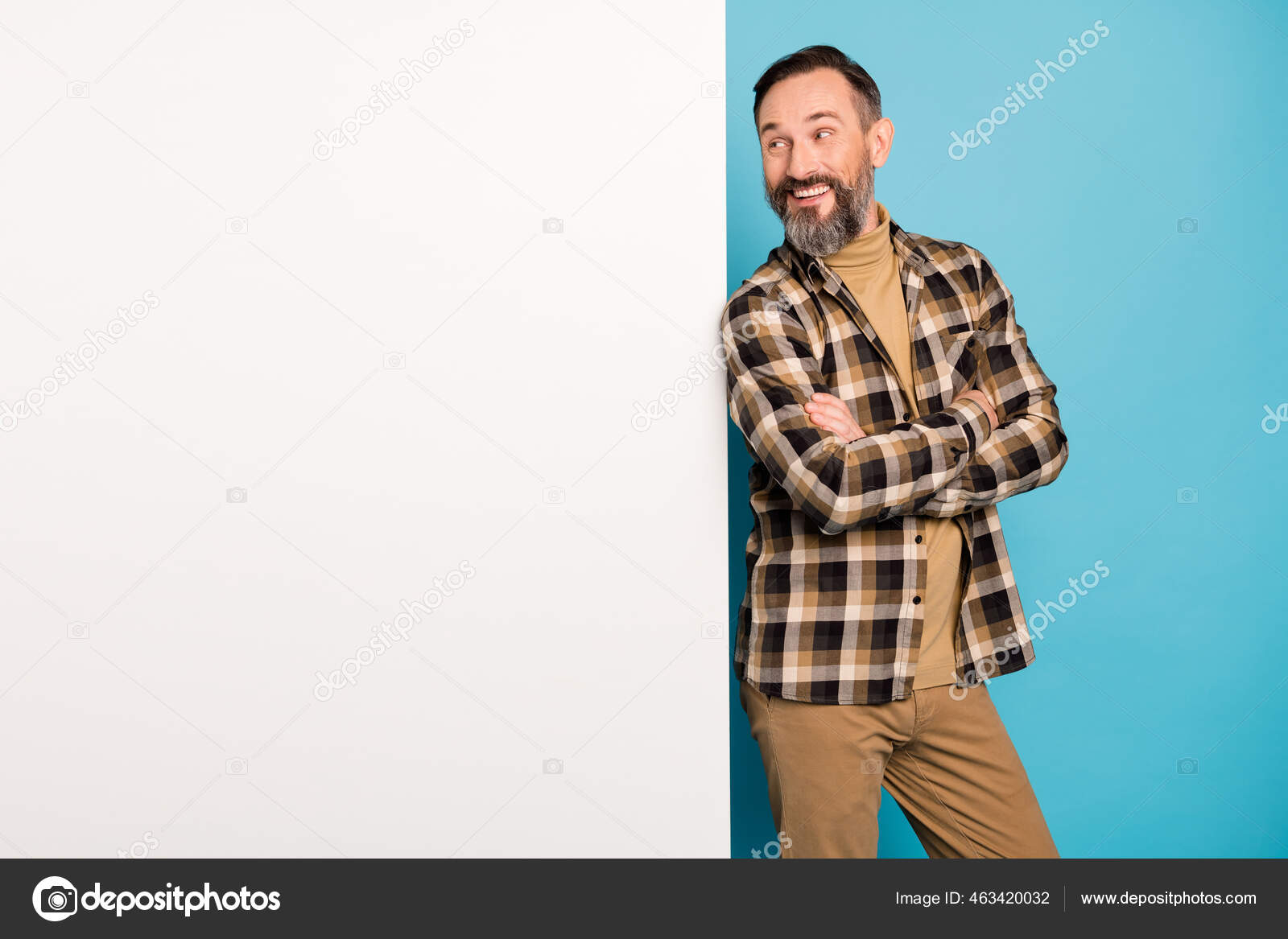 Photo portrait of man smiling looking at white wall blank space place ...