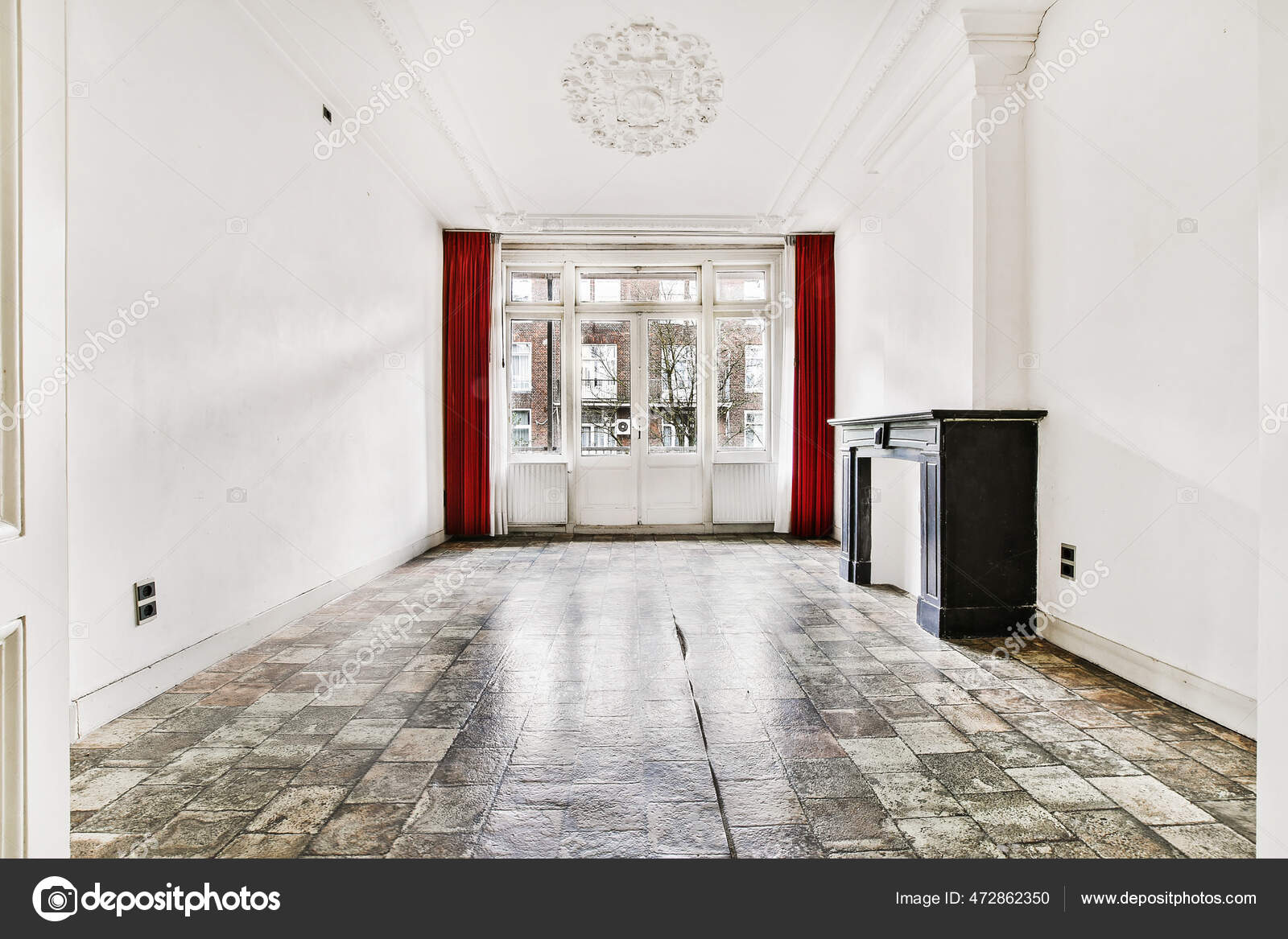 Empty room with classic interior design Stock Photo by ©procontributors ...