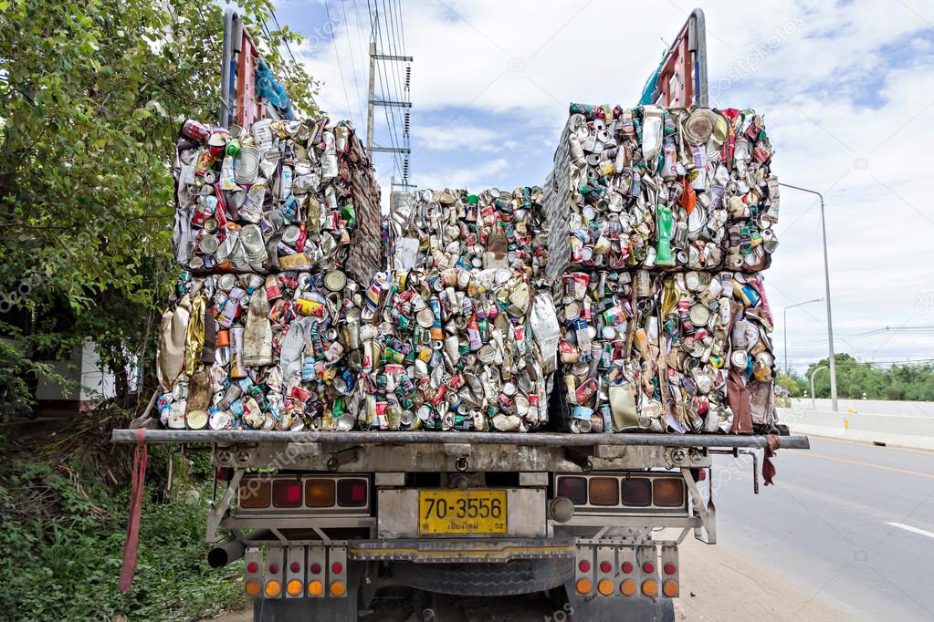 Close up compressed aluminum cans for recycle — Stock Editorial Photo ...