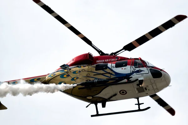 MAKS 2021 Salón Internacional de Aviación y Espacio. SARANG Equipo de vuelo indio en ...
