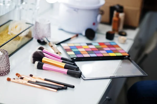 Makeup table Stock Photos, Royalty Free Makeup table Images | Depositphotos