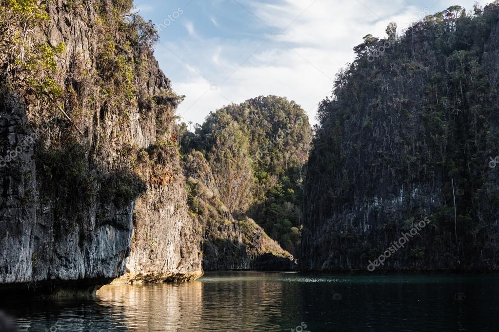 Dramatic Limestone Islands in Indonesia — Stock Photo © ead72 #93593978
