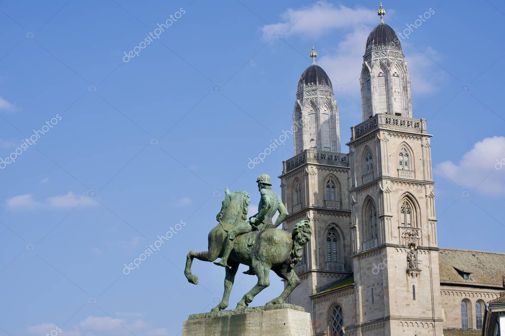 Monumento a Hans Waldmann en el casco antiguo de Zurich. Foto tomada el ...