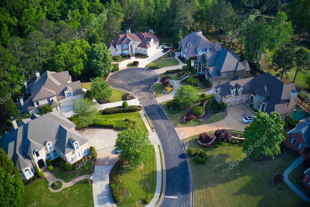 Una hermosa vista aérea panorámica del cúmulo de hermosas casas ...
