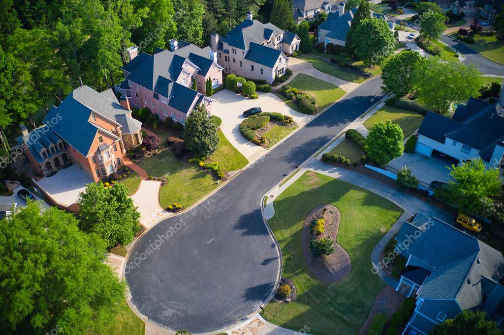 Una hermosa vista aérea panorámica del cúmulo de hermosas casas ...