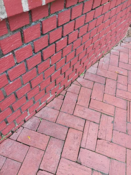 Fotos de Splitting bricks, Imagens de Splitting bricks sem royalties ...