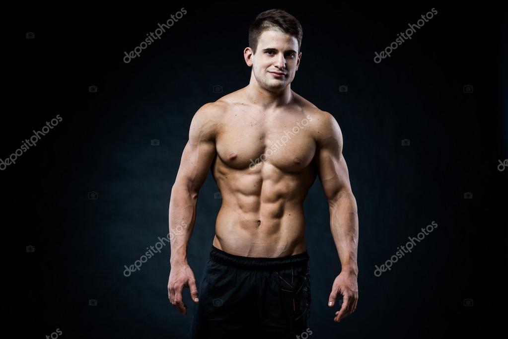 Muscular male model bodybuilder looking straight to the camera ...