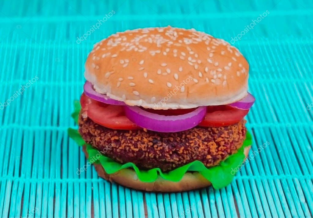 Montar la hamburguesa: freír ligeramente los bollos si se desea en una ...