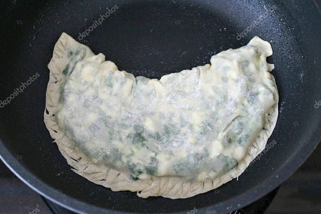 Calentar la sartén y untar con aceite. Cocemos el milagro en ambos ...