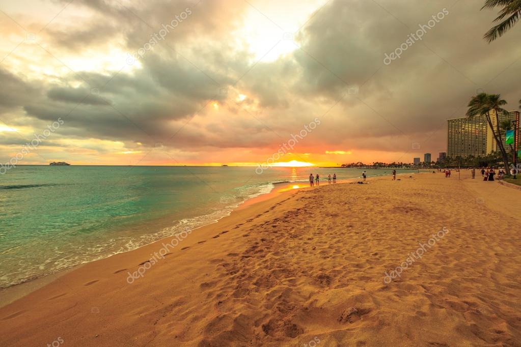 Waikiki beach sunset – Stock Editorial Photo © bennymarty #123604964