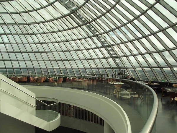 Vista interior de la cúpula de cristal del Perlan (antiguo depósito de ...
