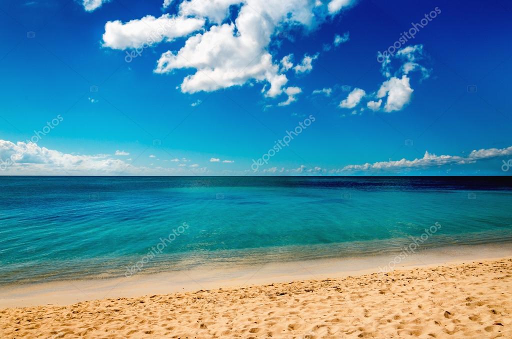 Sea and a beautiful sandy beach — Stock Photo © ankamonika #72835243