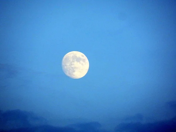 Moon river Stock Photos, Royalty Free Moon river Images | Depositphotos