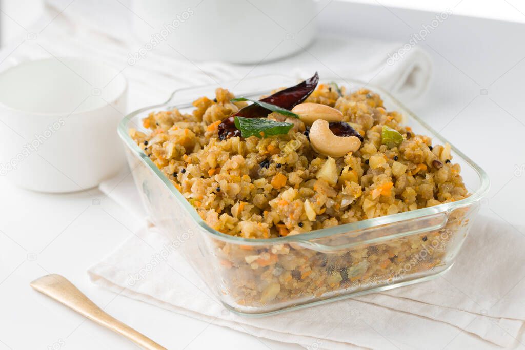 Aval upma o poha upma o kanda poha upma, saludable indio desayuno ...