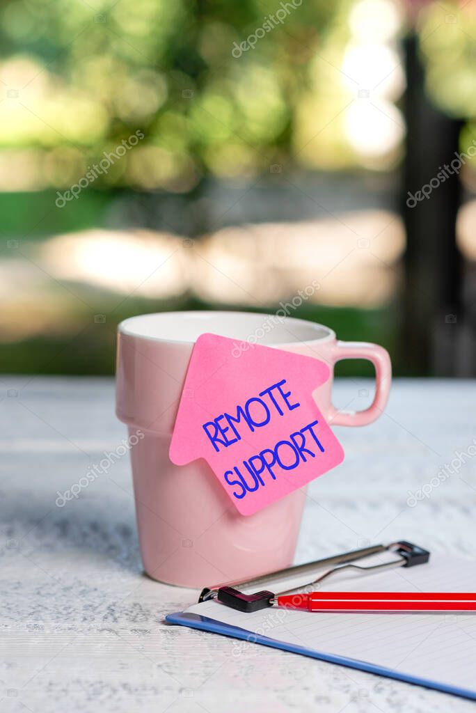 Señal de escritura a mano Soporte remoto. Palabra escrita en el tipo de ...