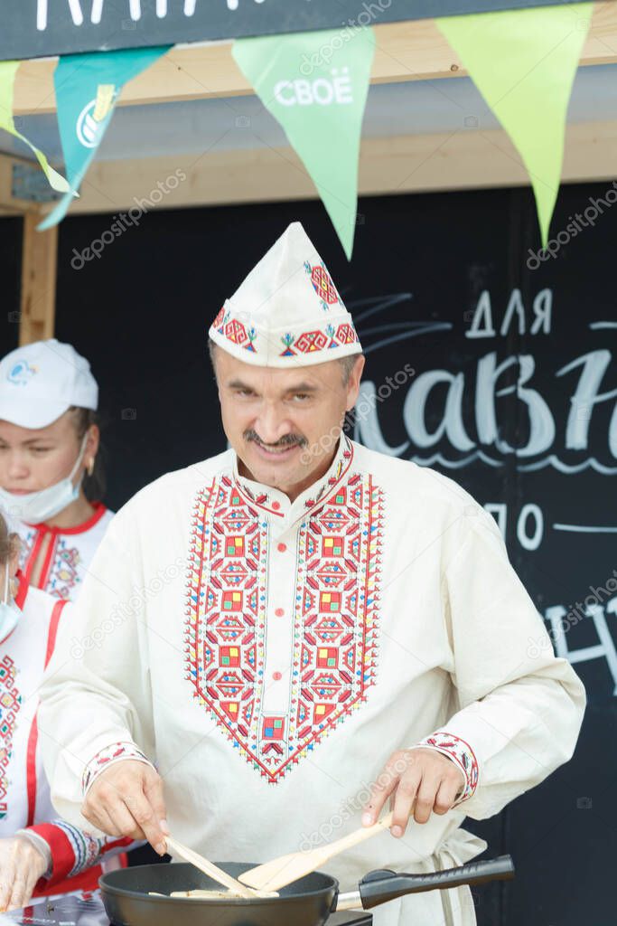 Cheboksary, Chuvashia / Rusia-06.24.2021-el jefe de la empresa agrícola Anezh Semenov Vasily ...