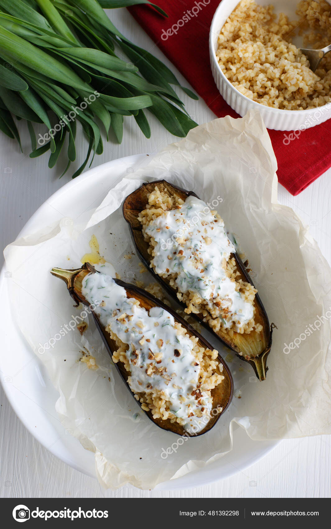 Berenjena Horno Rellena Bulgur Salsa Yogur — Foto de stock ...