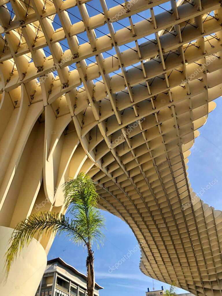 El Metropol Parasol, Hongos Encarnación, es una estructura de madera ...