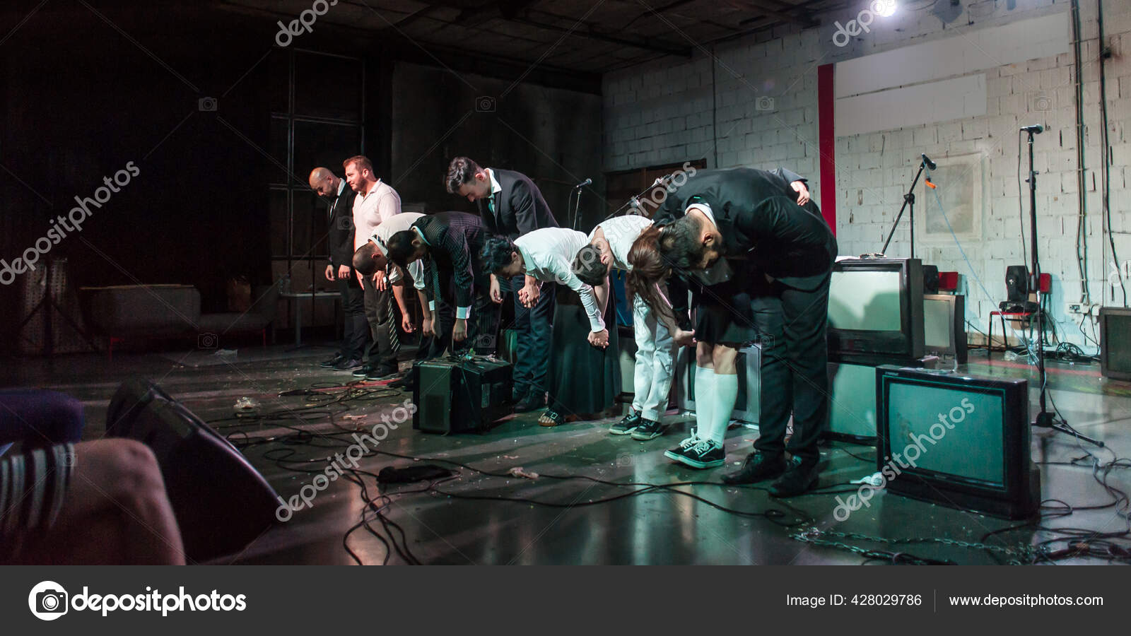 Actors Bow Audience Stage Performance Loud Applause Crowd Theatre Scene ...