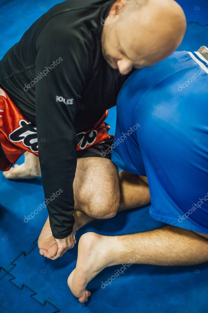 BJJ Jiu-jitsu brasileño combate terrestre entrenamiento combate moderado. Técnica de control de ...