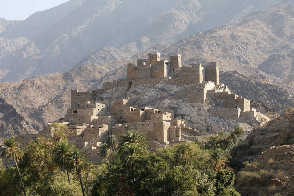 El pueblo de Thee Ain en Al-Baha, Arabia Saudita es un patrimonio único ...