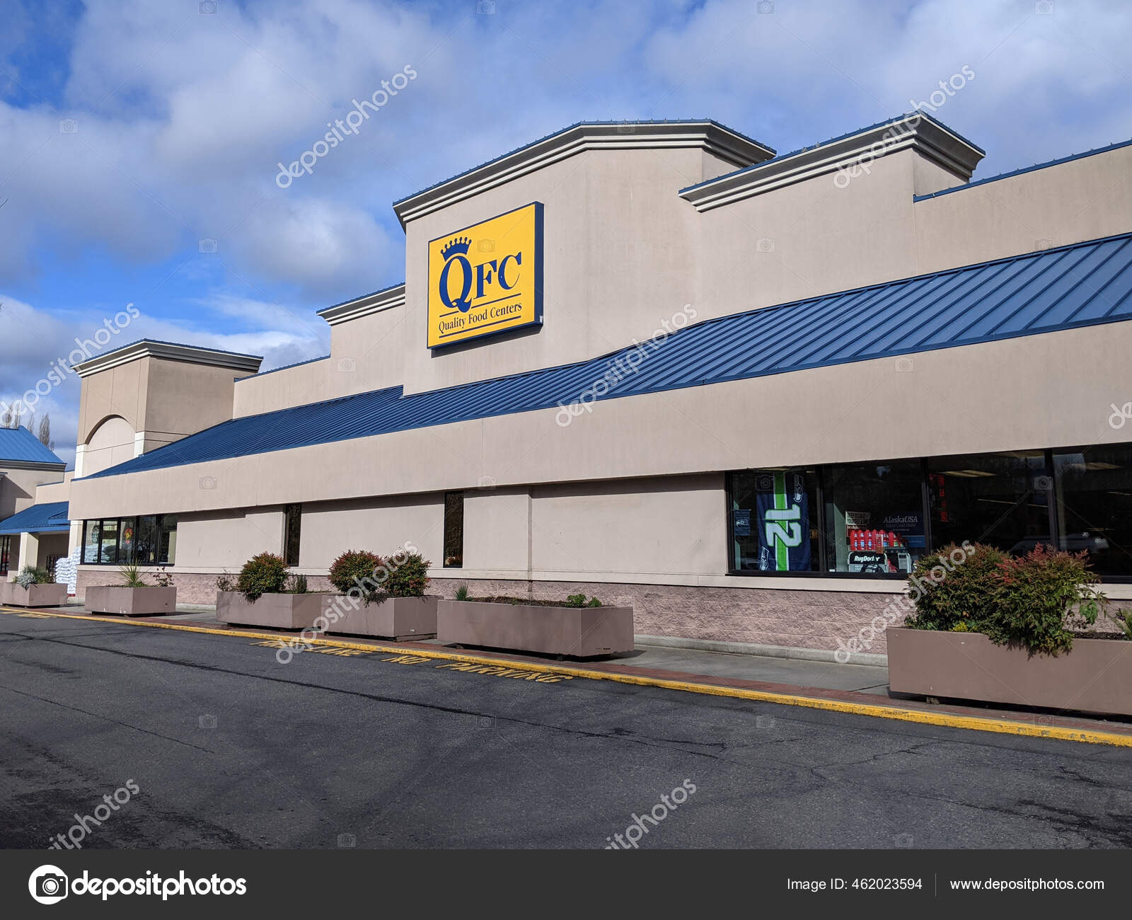 Redmond Usa Circa March 2021 Angled Street View Qfc Grocery — Stock ...