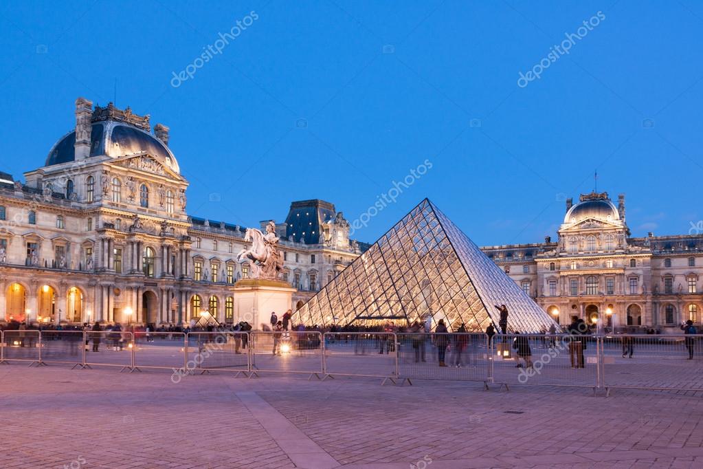Louvre Museum at dusk in Paris — Stock Editorial Photo © bukki88 #73912943