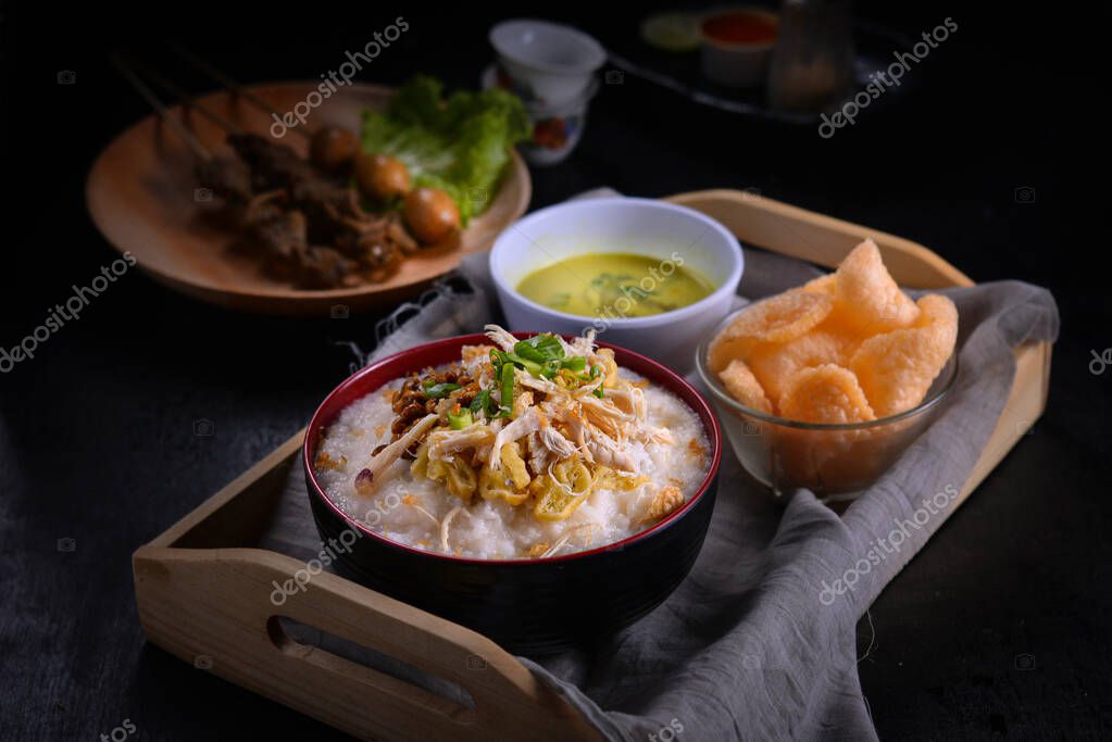 Ponorogo, Java Oriental, Indonesia en Marzo 22, 2021. La comida tipo ...