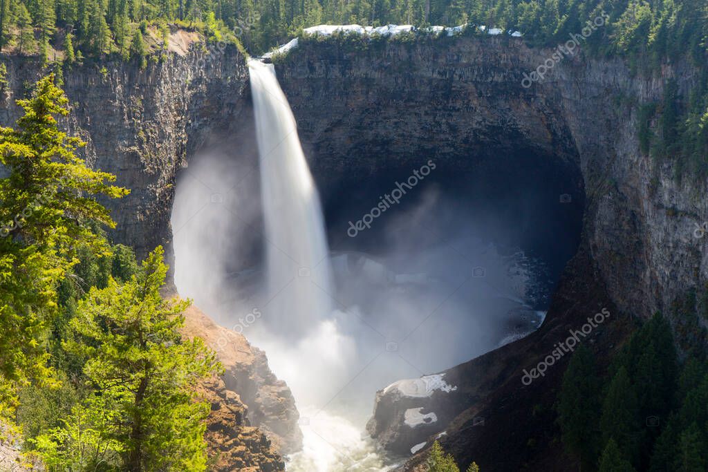 Helmcken Falls es una cascada de 141 m en el río Murtle dentro del ...