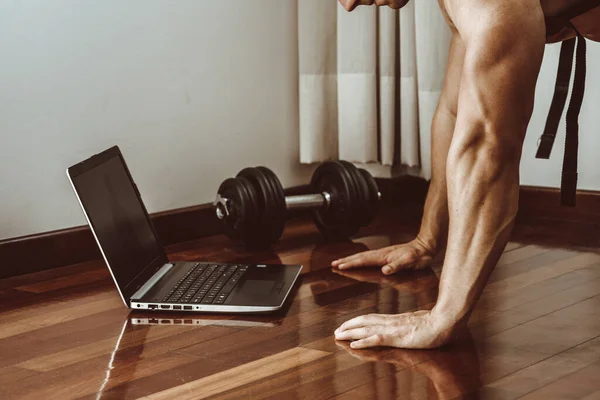 Laptop gym Stock Photos, Royalty Free Laptop gym Images | Depositphotos