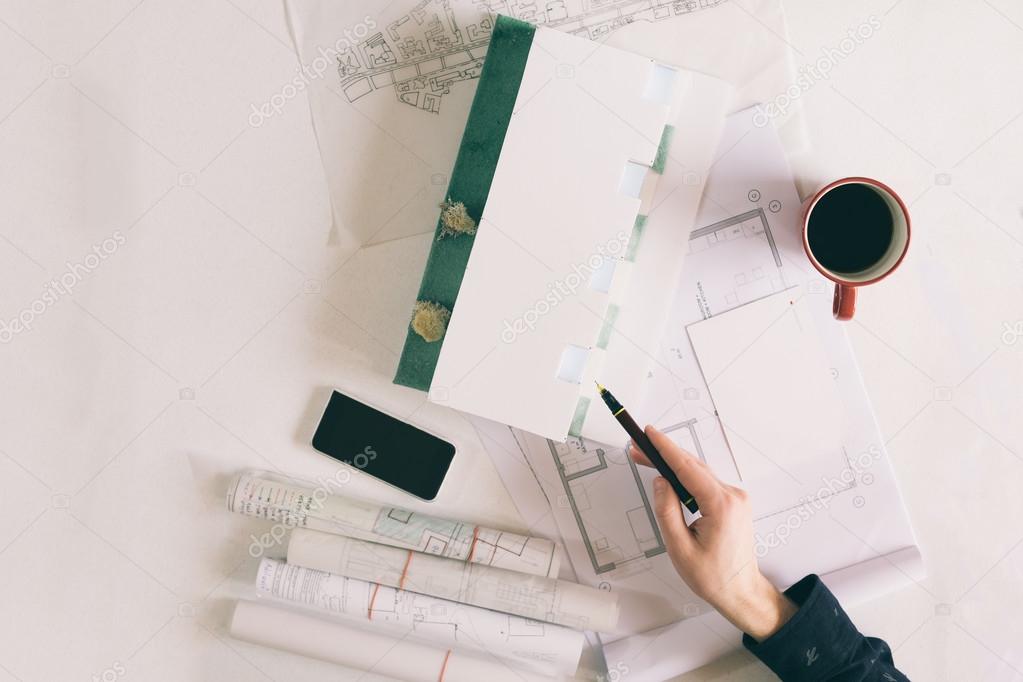 Vista superior del dibujo del arquitecto sobre el proyecto arquitect nico 2024