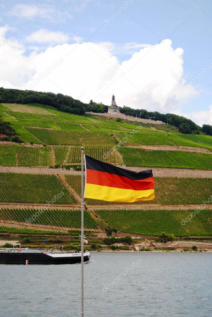 Bingen Am Rhein, Alemania; septiembre de 2013 - Vista del río Rin con ...