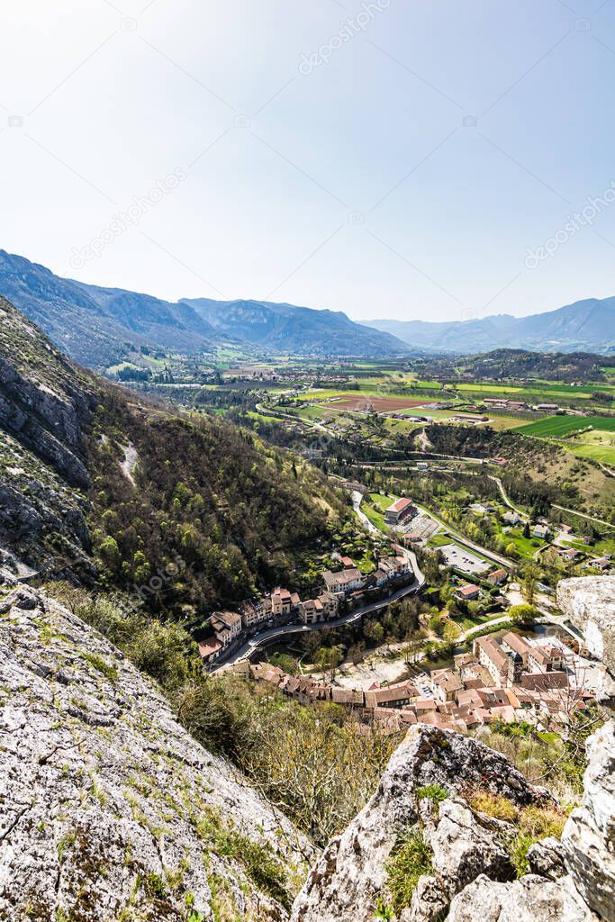 Vista de Pont-en-Royans desde las alturas de la ciudad (Auvernia-Rhne ...