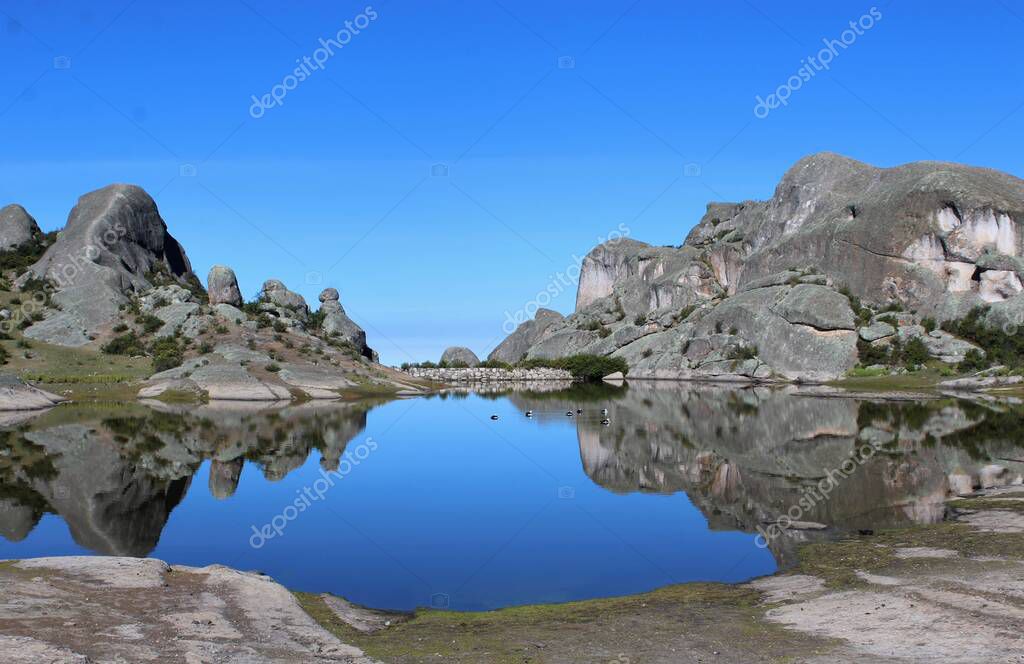 Laguna Cachu Cachu en Marcahuasi. Esta foto fue tomada en la sierra de ...