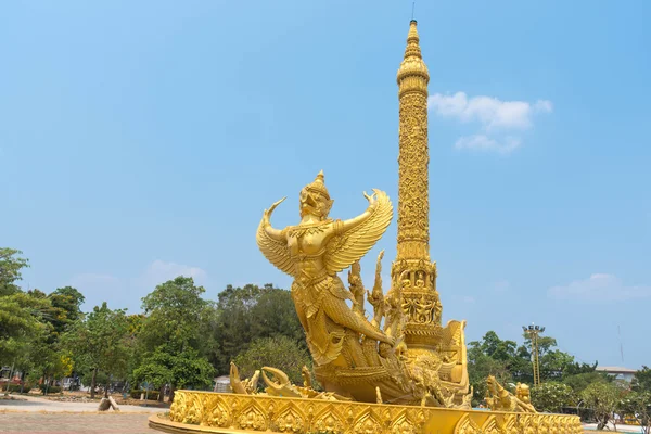 Thai golden swan statue Fotos de Stock, Thai golden swan statue Imagens ...