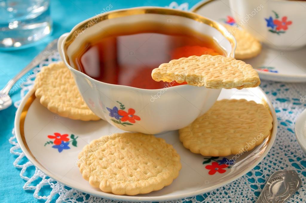 Classic English tea with biscuits Stock Photo by ©IrKiev 83384078