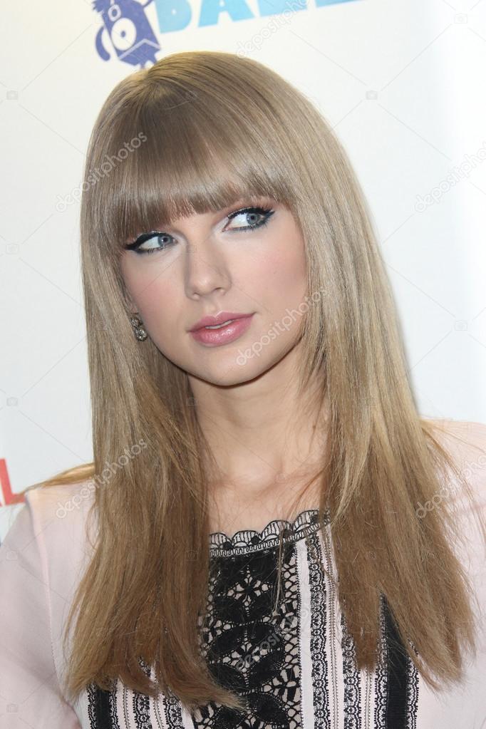 Taylor Swift Straight Hair Wallpapers