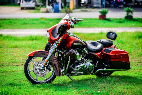 Red harley davidson Stock Photos, Royalty Free Red harley davidson Images | Depositphotos