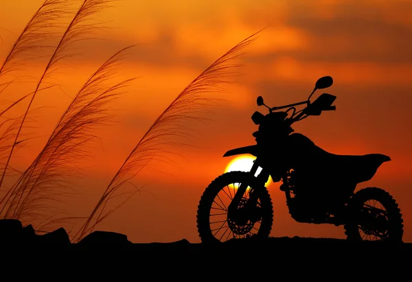 Imágenes de Atardecer playa moto, fotos de Atardecer playa moto sin royalties | Depositphotos