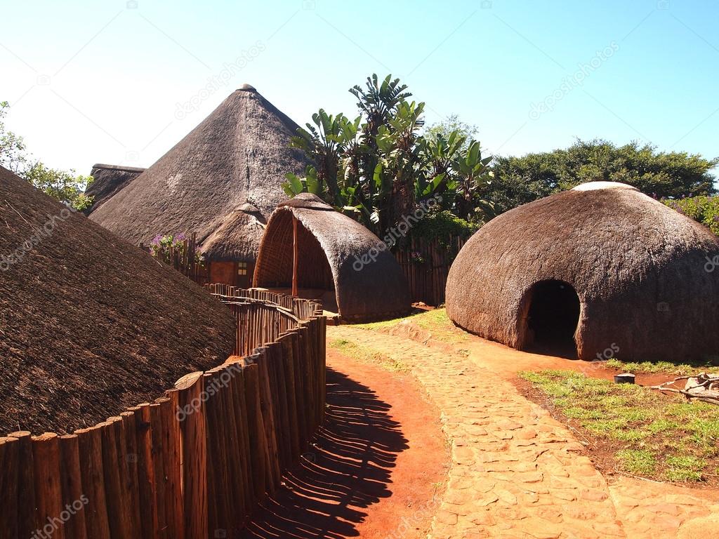 Rondavel south africa | Traditional Zulu straw huts rondavels. Village ...