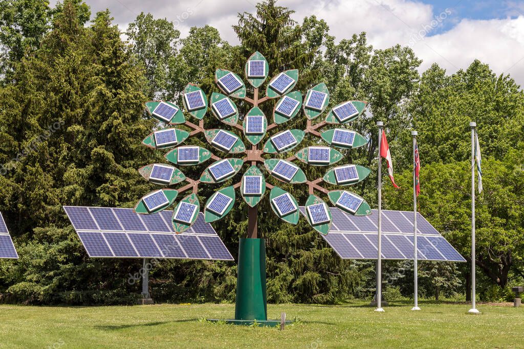 Paneles solares sobre las hojas de una estructura metálica en forma de ...