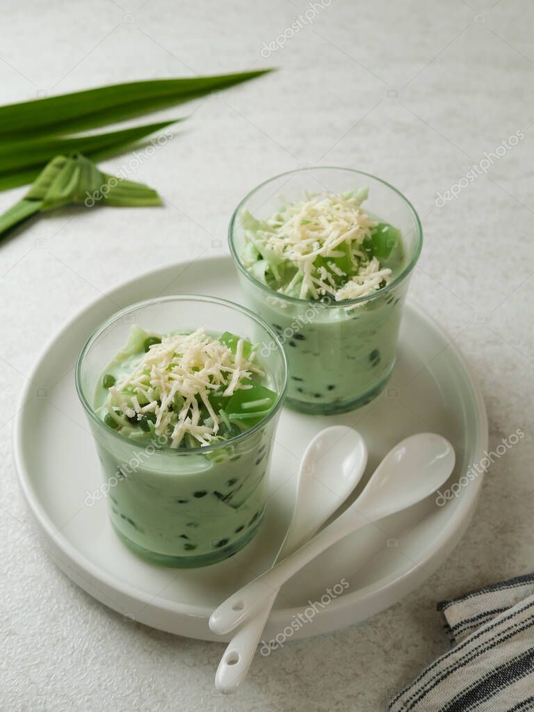 Buko Pandan, un postre de Filipinas, hecho de gelatina, coco joven ...