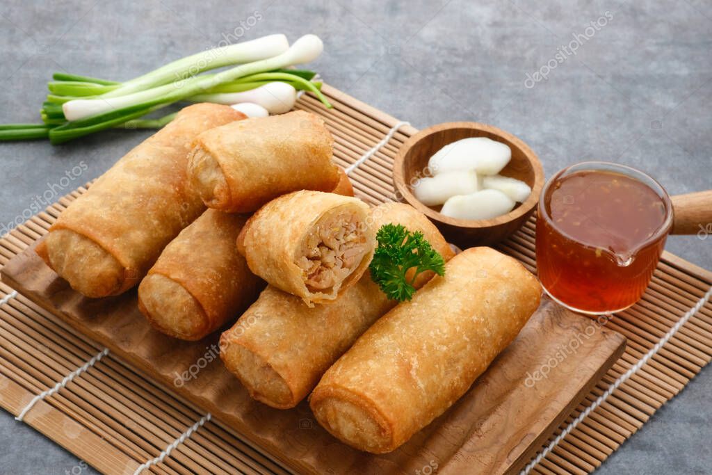 Lumpia o lunpia, un aperitivo tradicional de Semarang, Java Central ...